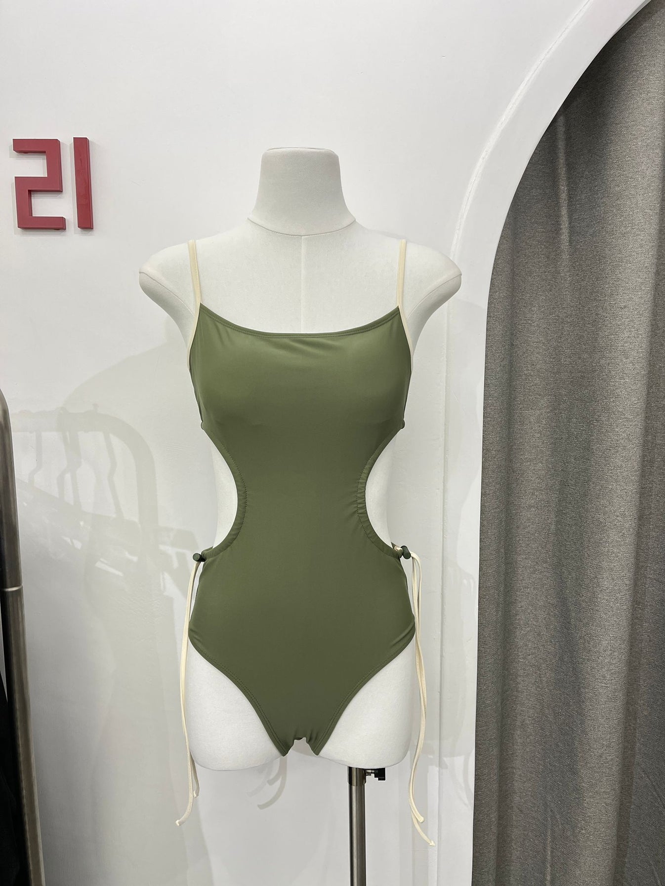 SHIRRING SPORTY MONOKINI – GIRIGIRI